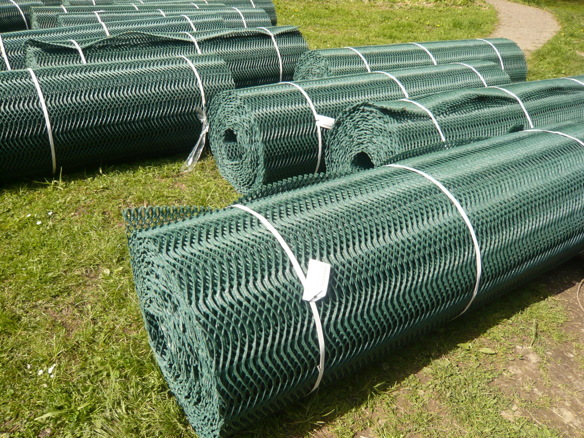 Grass Reinforcement / Parking Mesh - Medium GP Flex 1400 - 2m x 10m ...